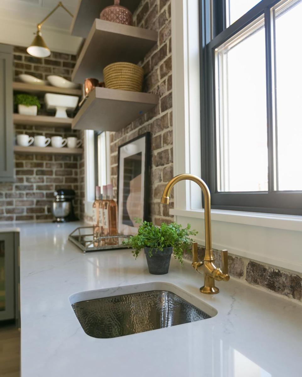 Brick Veneer-Thin Brick - Cherokee Brick