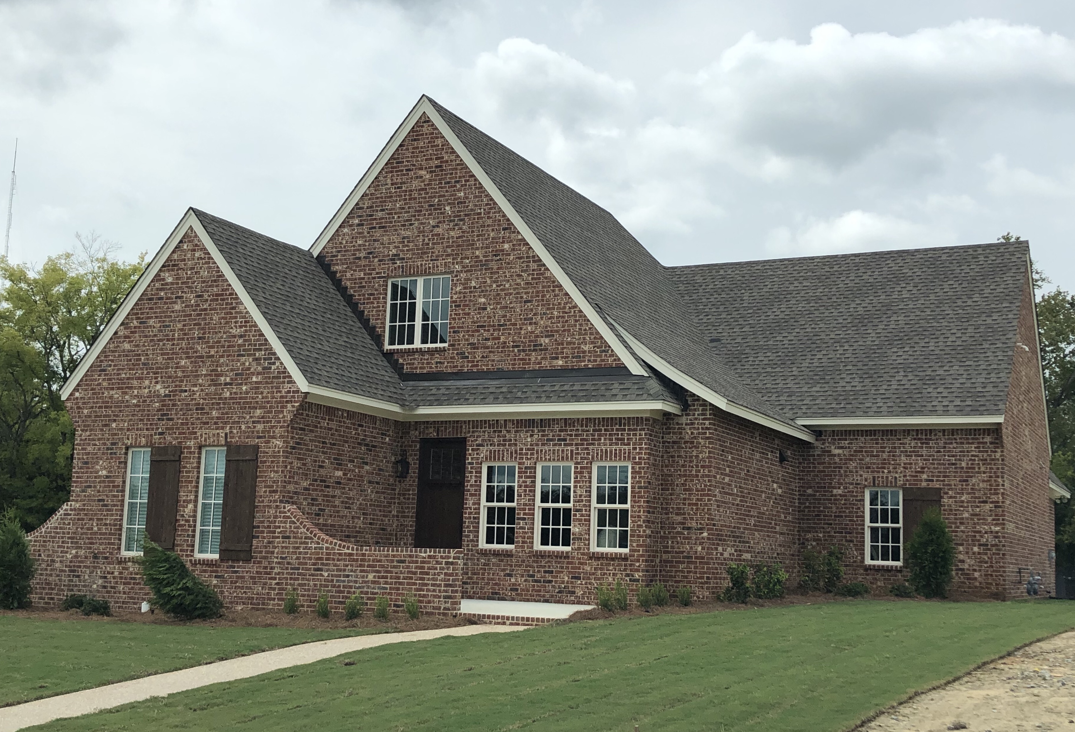 Hampton Brick – Textured Red Brick with White & Black Accents | Classic ...